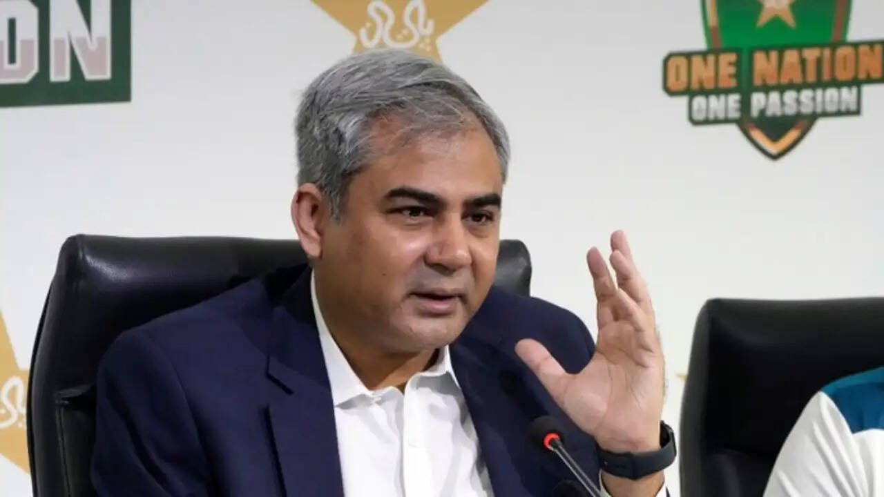 Doubtful Mohsin Naqvi Arrives At ICC Meet, BCCI Raises Asia Cup Trophy ...