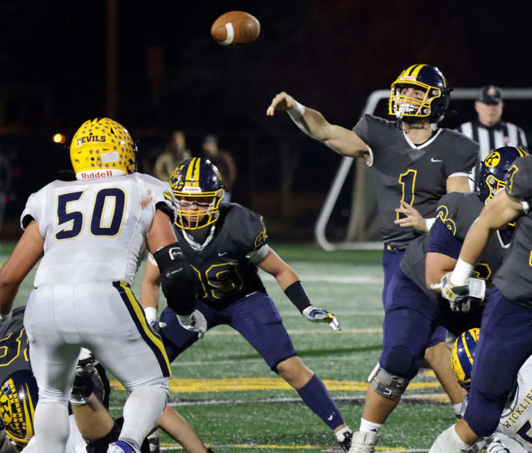 Northeast Ohio high school football scores for OHSAA playoffs second ...