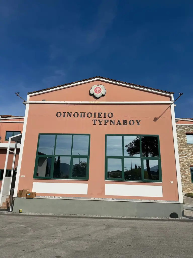 Από τον Τύρναβο στη Λίμνη Πλαστήρα - Ένα οδοιπορικό στα οινοποιεία της ...