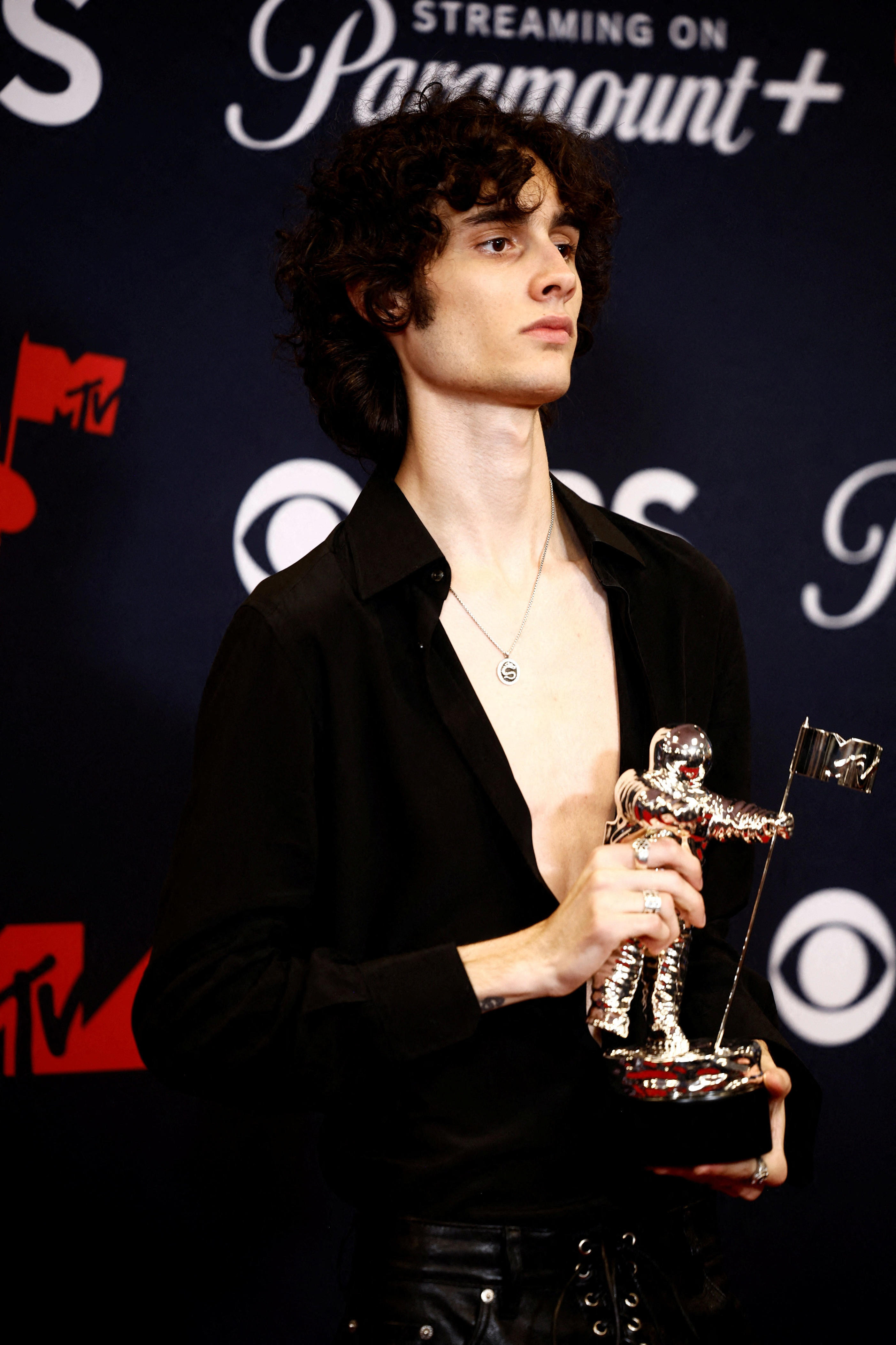 Who's hosting 'SNL' tonight? Musical guest, cast, how to watch Nov. 8 show