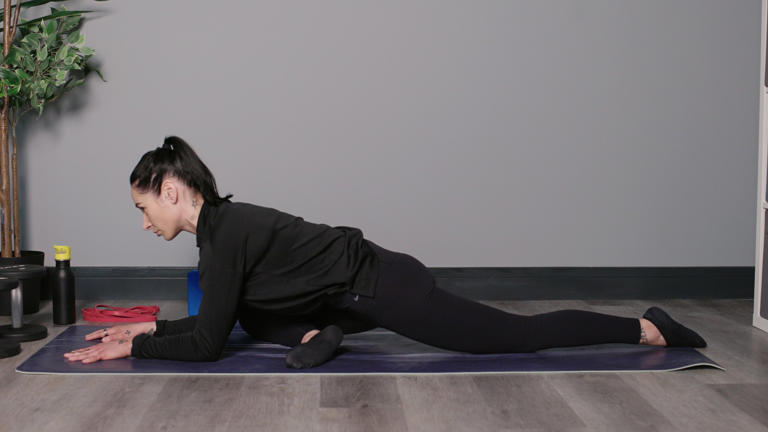 These 4 moves unstick your hips better than stretching — trust us, we ...