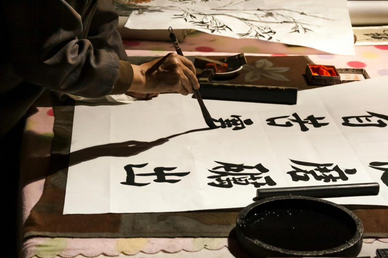 Which language has no alphabet?
