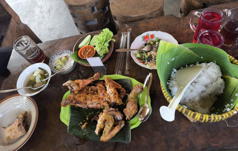 Ayam Panggang Mbah Mo, Rasa Tradisional yang Menggoda di Kaki Merapi