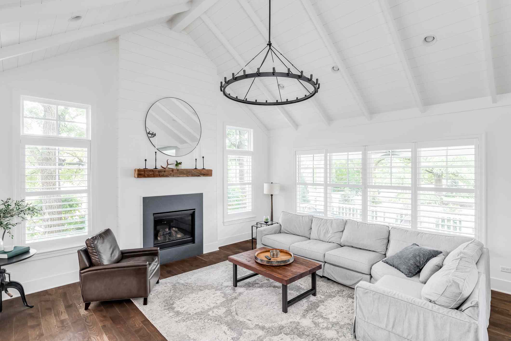 7 "Tacky" Decor Trends Designers Are Leaving Behind in 2026