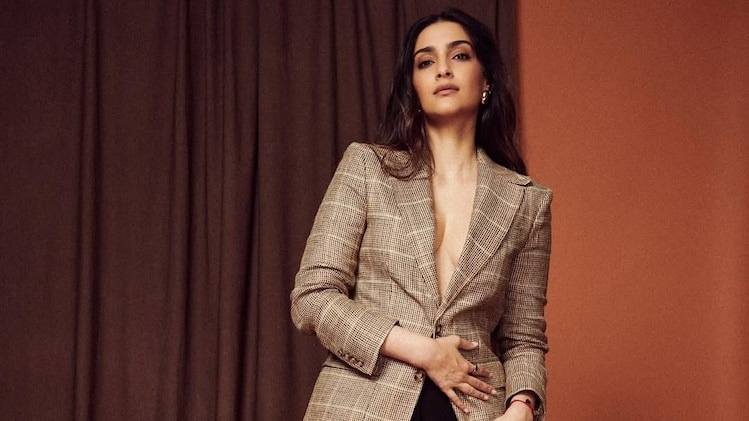 HELLO! India decodes Sonam Kapoor's fall fashion