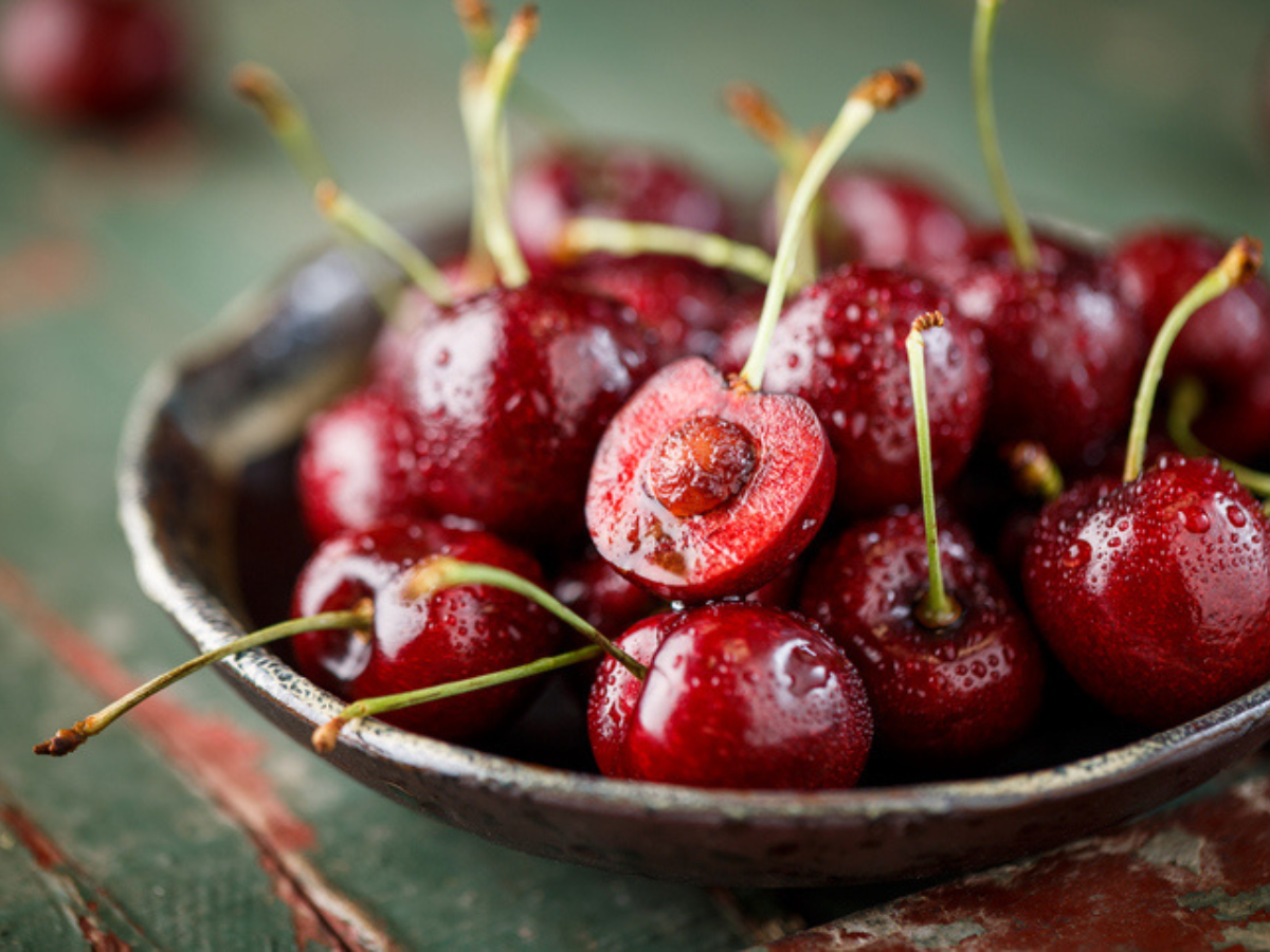 7 powerful foods that help reduce uric acid naturally
