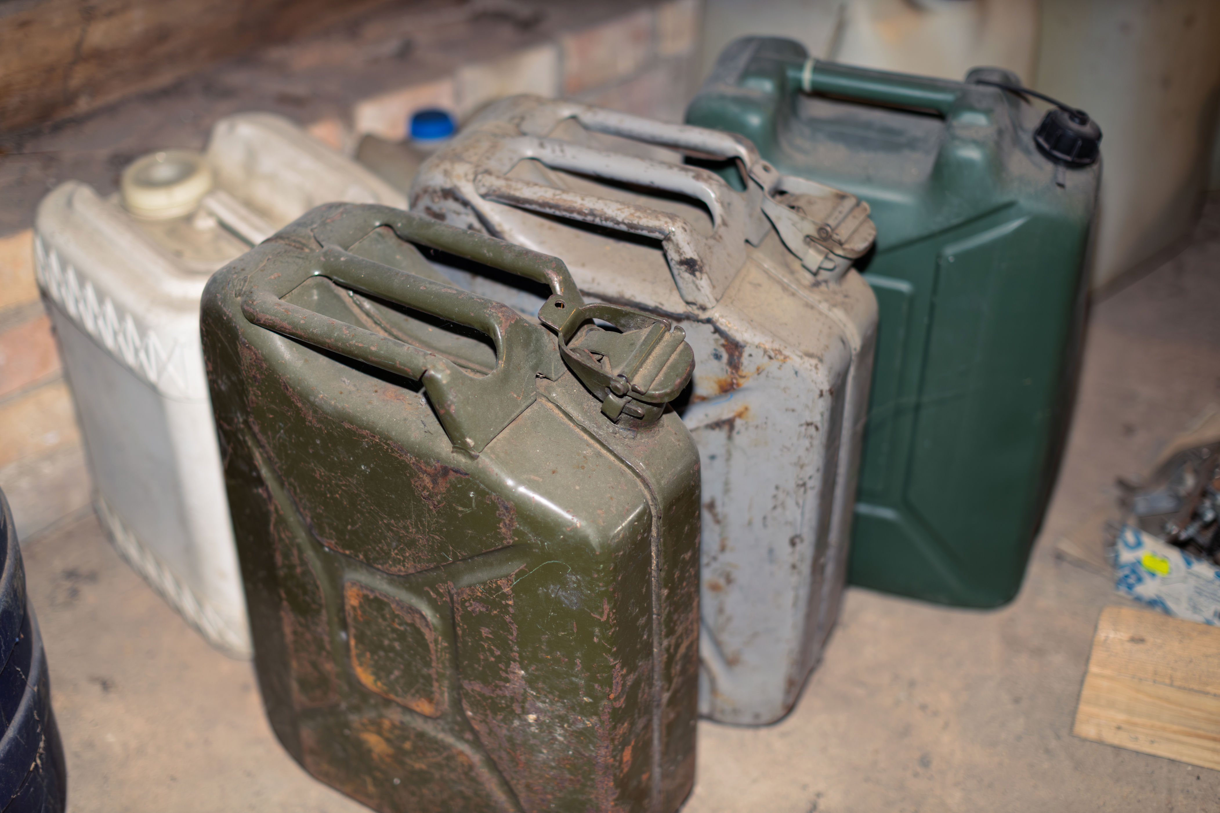 Benzine op voorraad: zo lang blijft het echt goed (en zo voorkom je ...