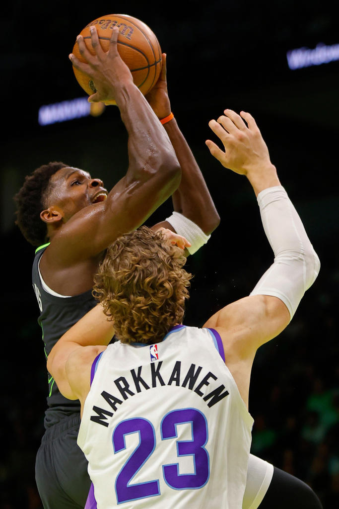 Edwards scores 37, Randle adds 19 with 10 rebounds as Timberwolves beat ...