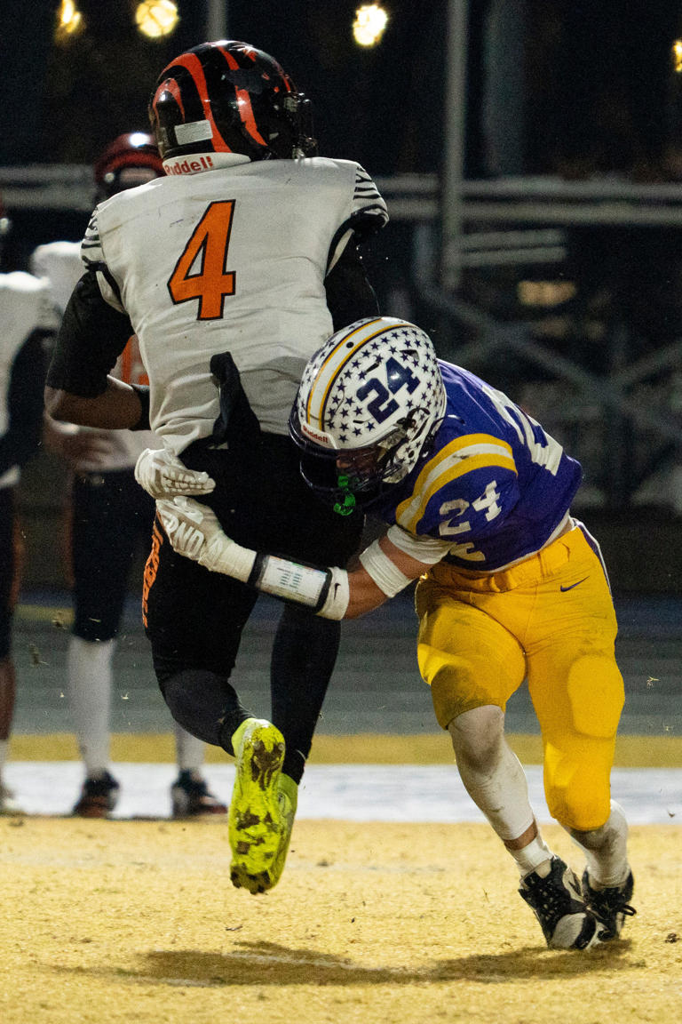 Trailing at halftime, Unioto football never wavers in come-from-behind ...