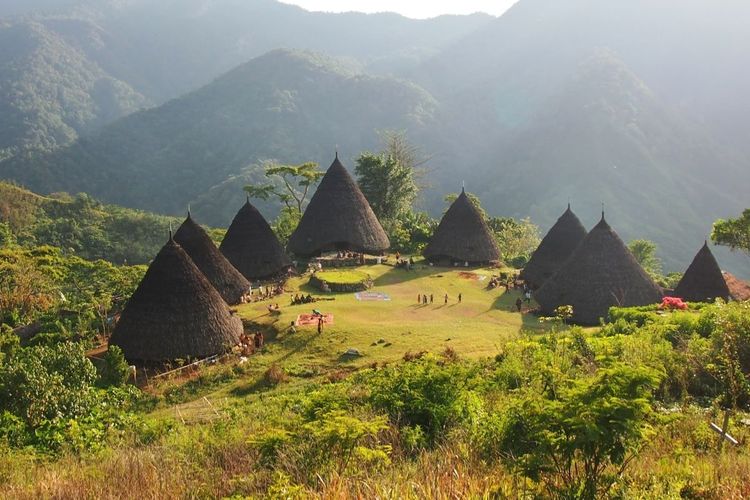 Pesona Alam Eksotis Desa Wae Rebo, Kampung di Atas Awan yang Memikat ...