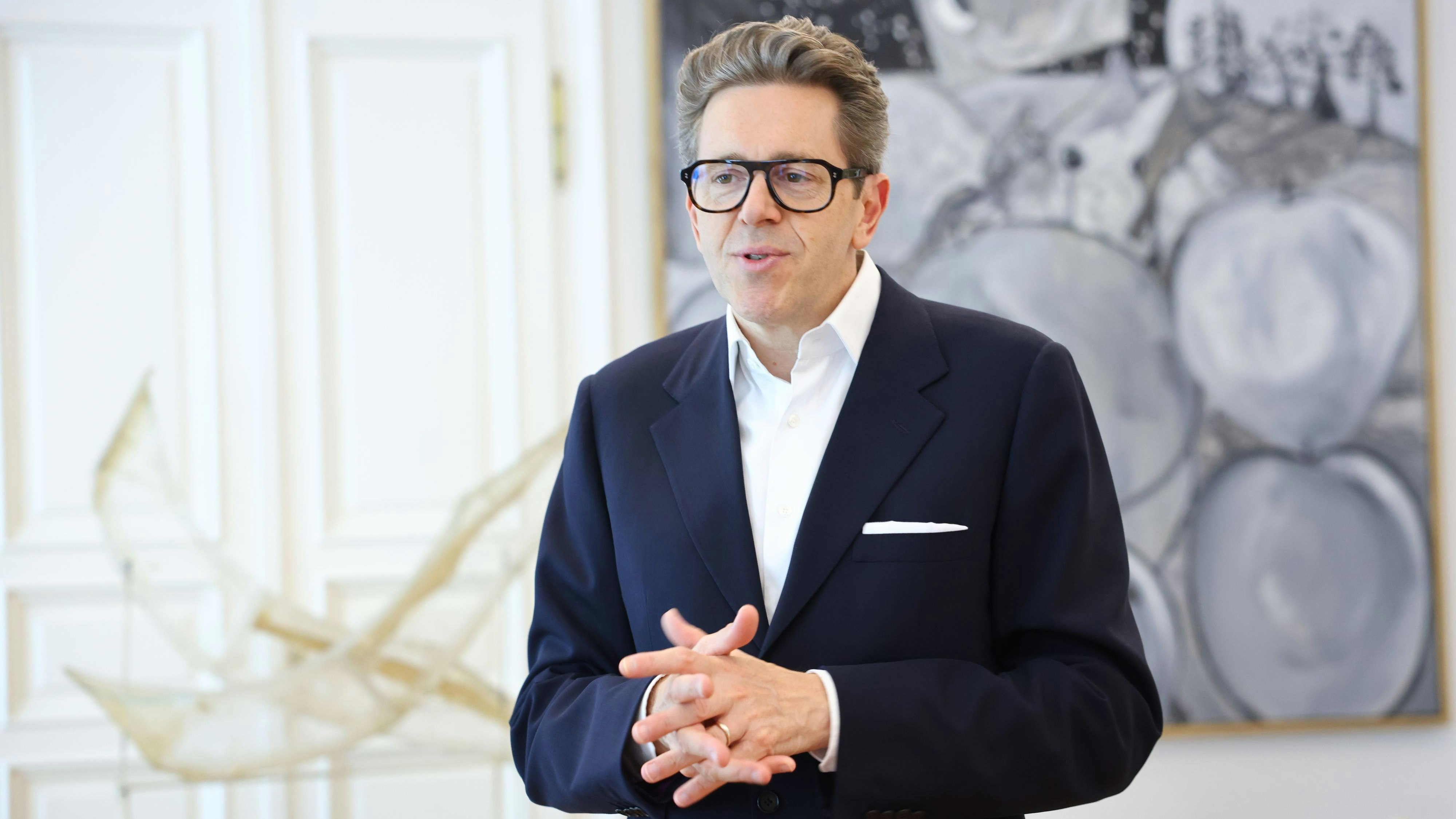 Drei Top-Jobs! Mahrer enthüllt, wie viel er verdient