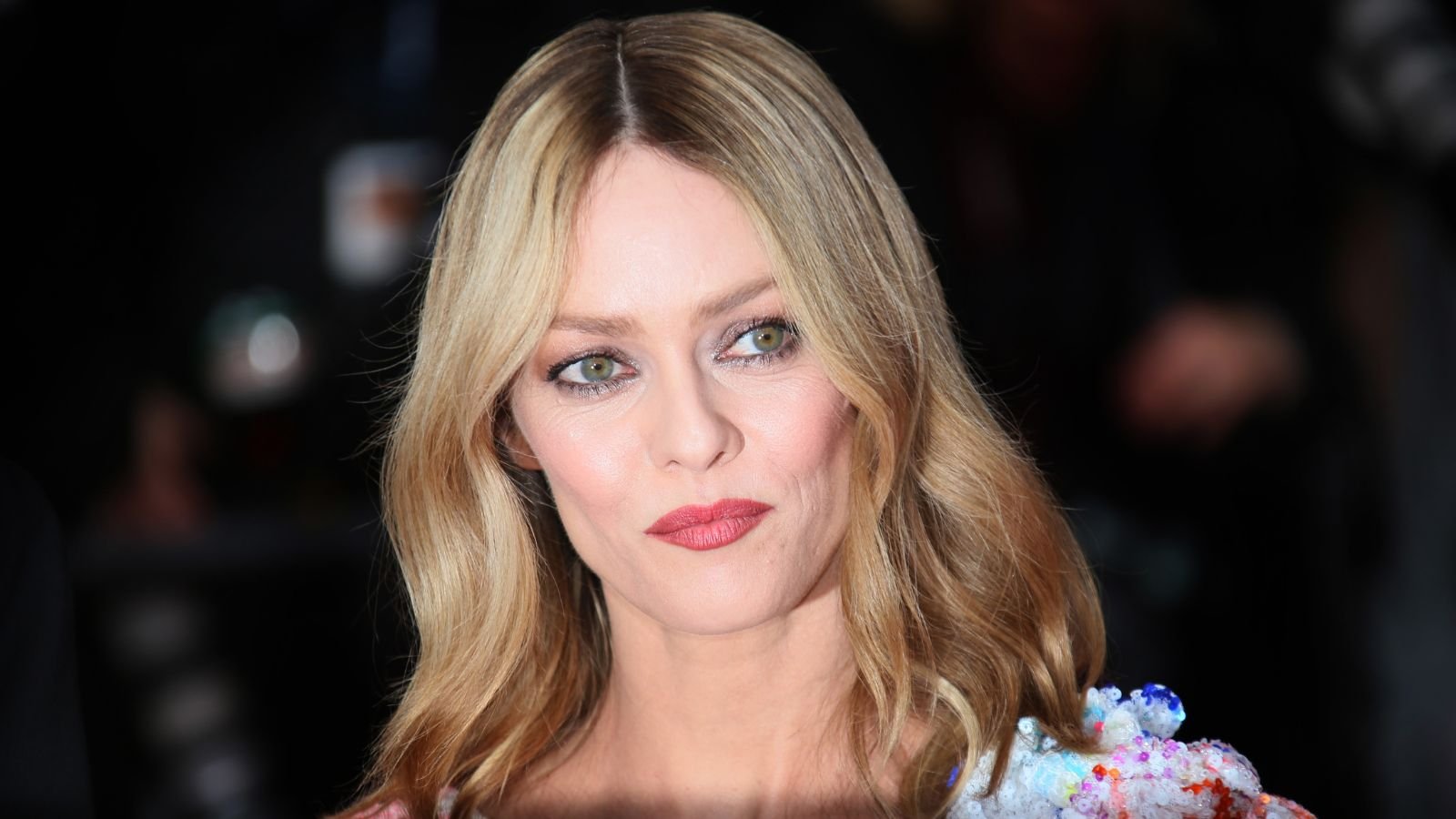 Vanessa Paradis ne jure que par cette boisson qu'elle boit au saut du ...