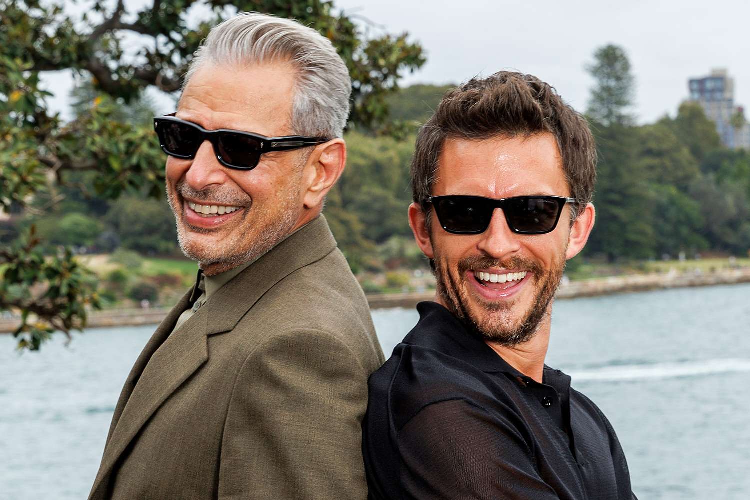 Jonathan Bailey and Jeff Goldblum Sing a Medley of ‘Sexy’ Songs While ...