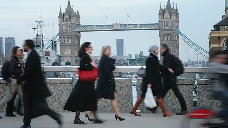 La tenue décontractée s'impose : les bureaux britanniques redéfinissent ...