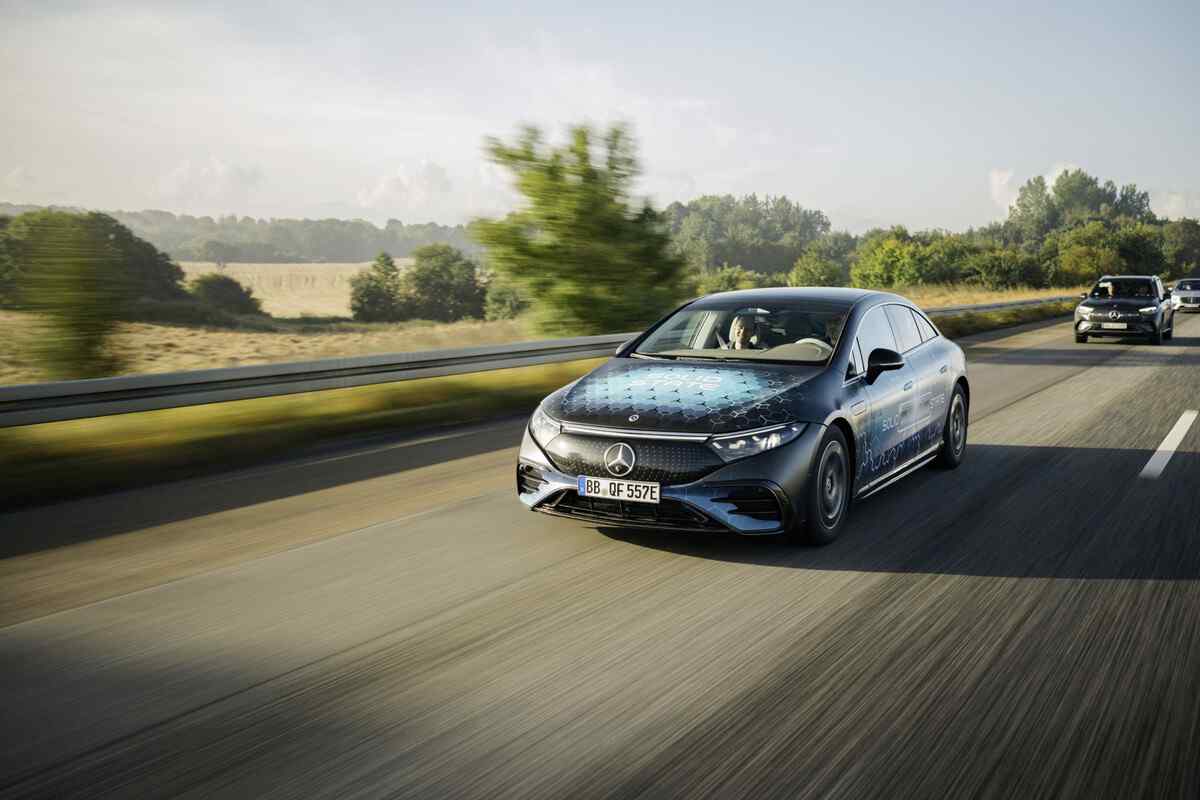 Mercedes EQS da record, più di 1.200 km con una sola ricarica
