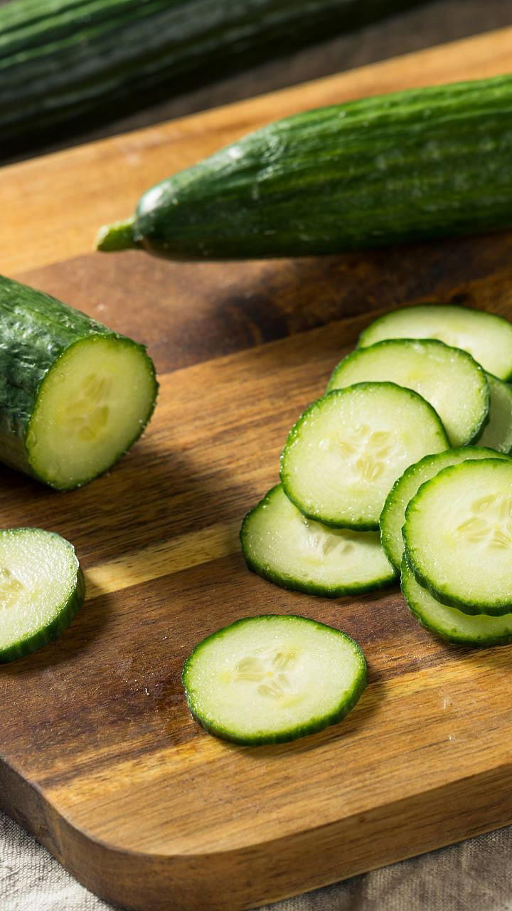 Cucumber Benefits | थंडीत 'या' फायद्यांसाठी चेहऱ्याला नक्की लावा काकडीचा रस