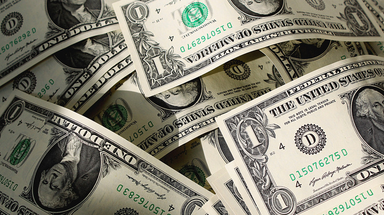 One Pound Of $1 Bills Has An Unexpected Value