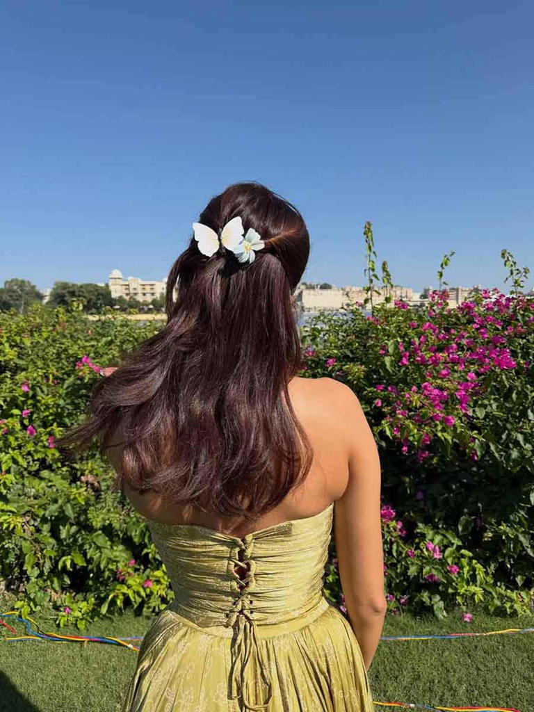 Ananya Panday Poses With Shikhar Pahariya at Deeya Shroff's Wedding ...