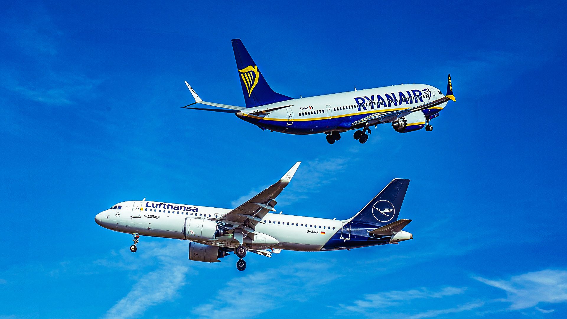 The Striking Differences Between The Boeing 737 MAX & Airbus A320neo