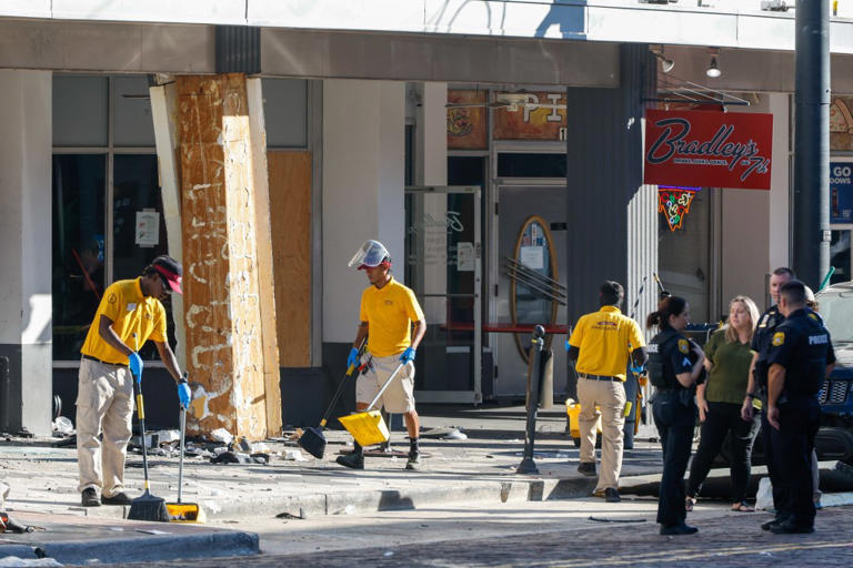 Street racer loses control and plows into Florida gay bar, killing four ...