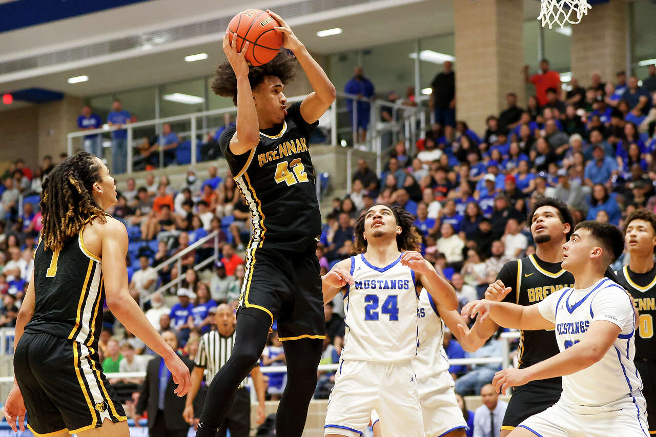 Brennan leads the pack in 2025-26 E-N boys basketball preseason rankings