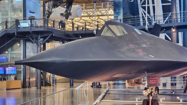 The SR-71 Blackbird’s titanium parts made in summer corroded and those ...