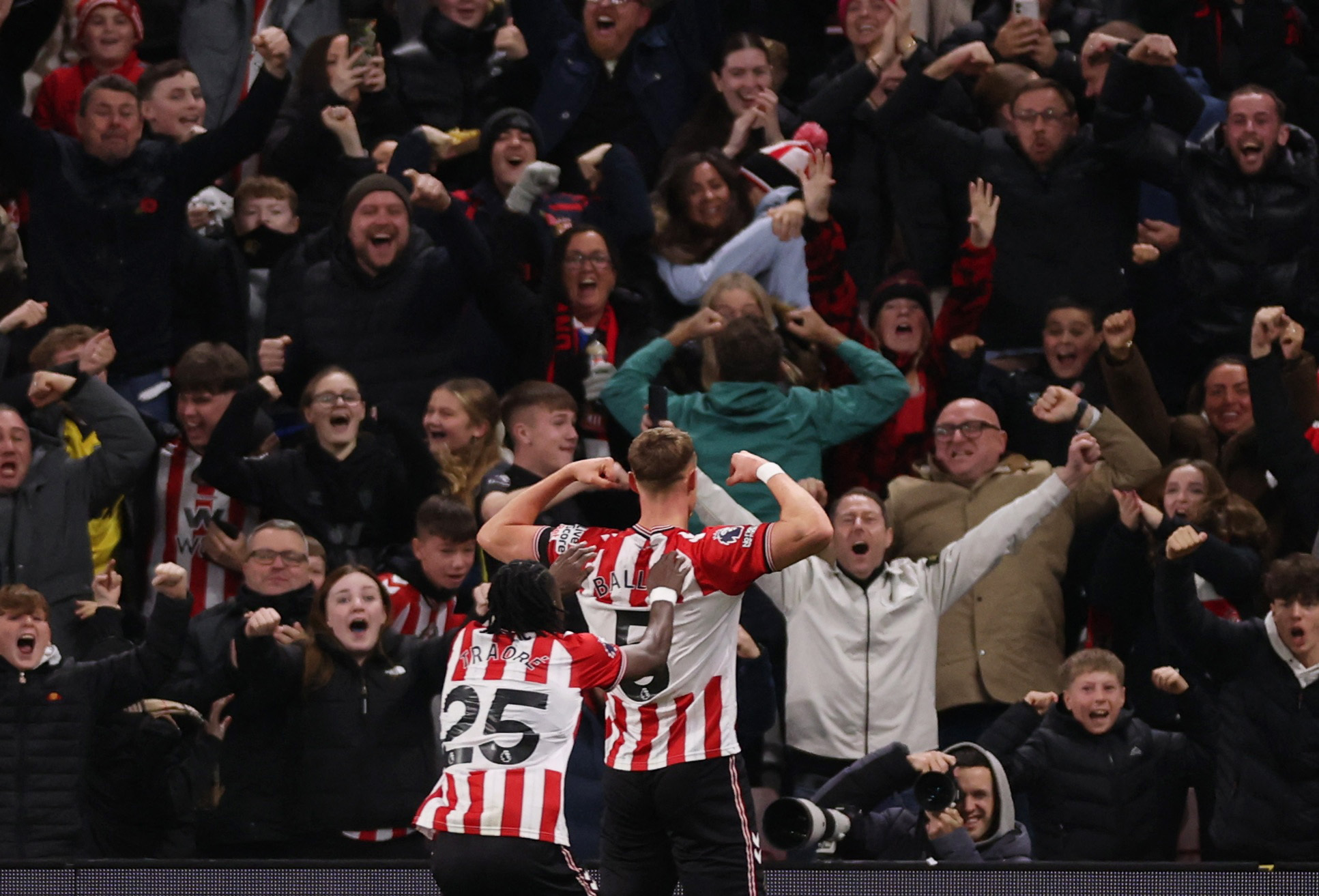 Sunderland 2-2 Arsenal: Gunners stunned after Brobbey equaliser - LIVE