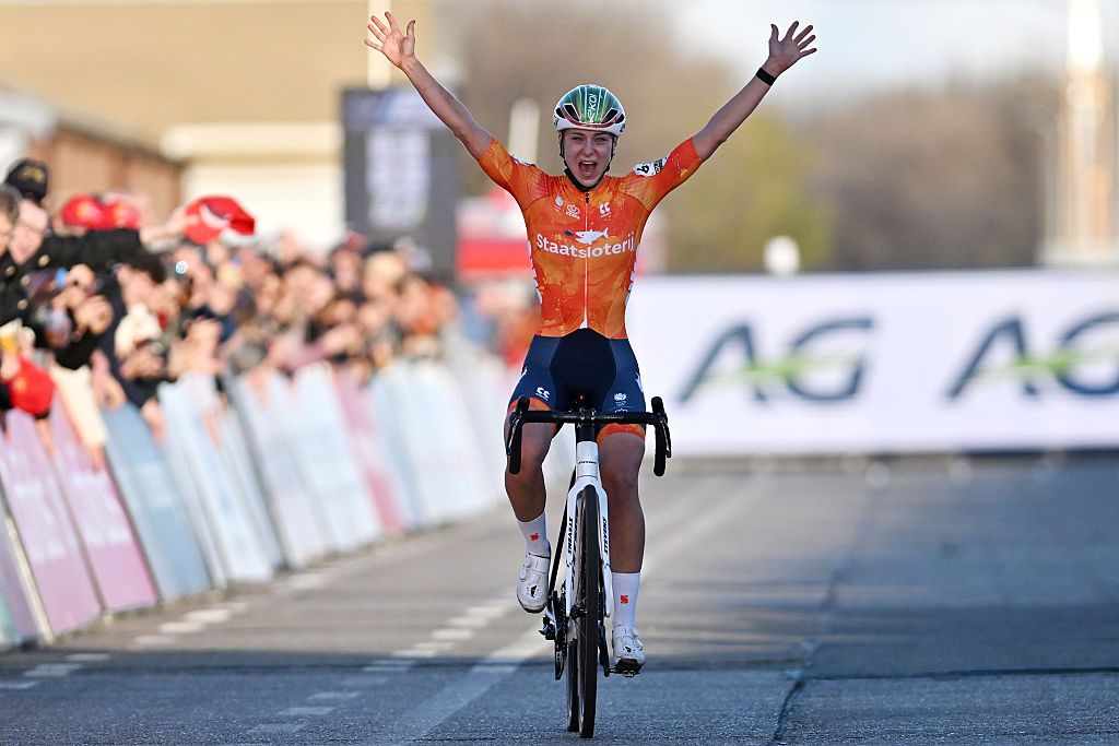 Inge van der Heijden leads Dutch sweep ahead of Lucinda Brand and Aniek van Alphen at elite ...