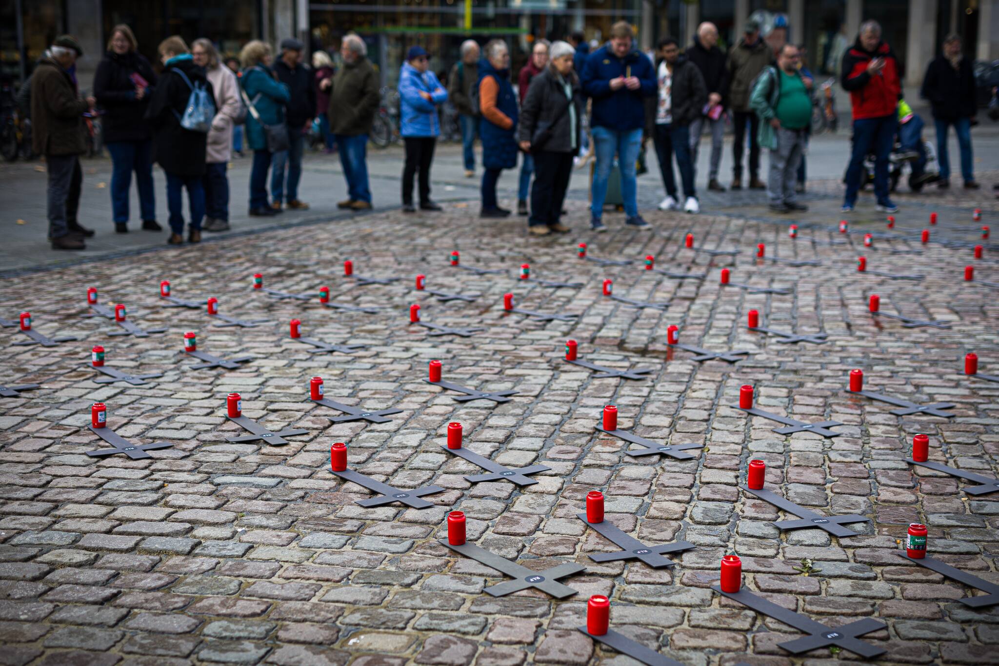 Protest in Hannover: 50 Menschen demonstrieren gegen die Wahl von Anne ...