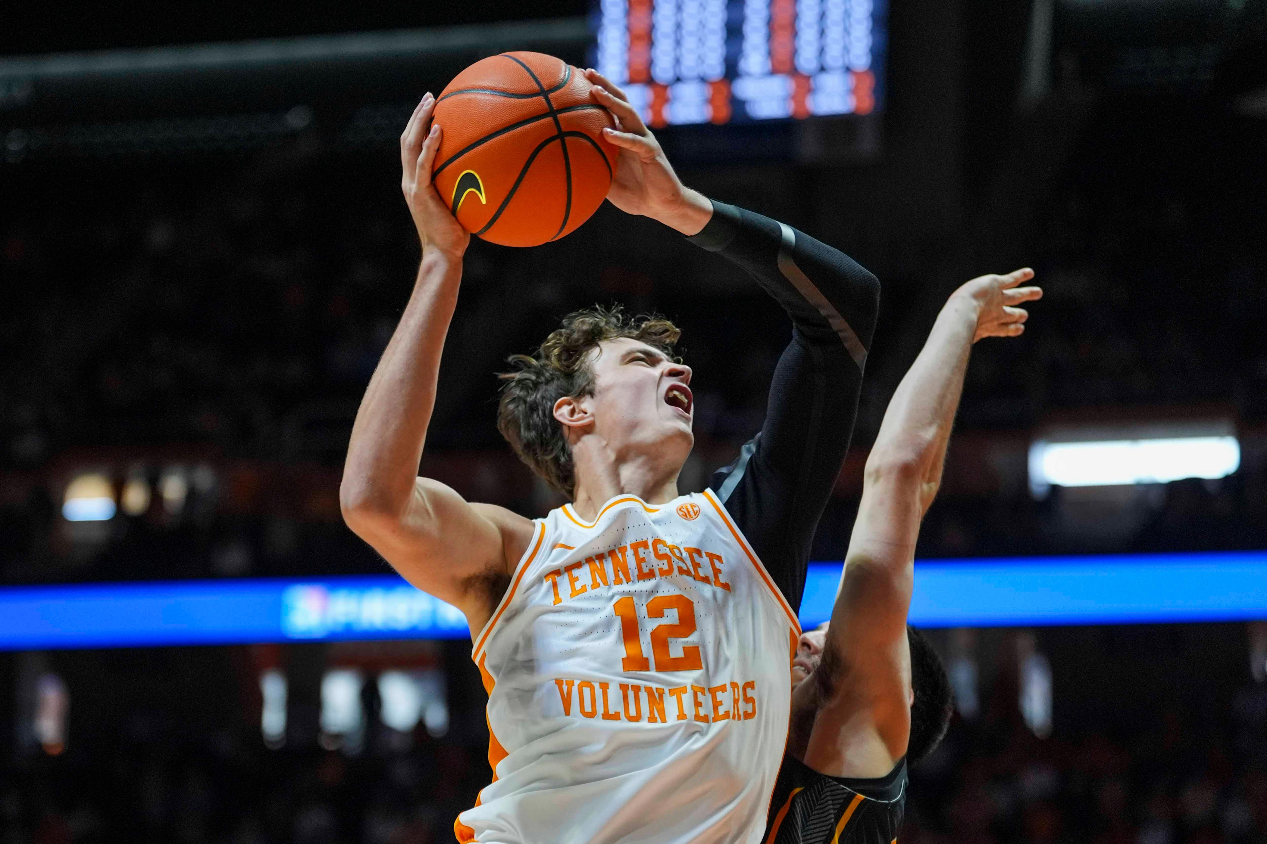 Cade Phillips to undergo shoulder surgery, ending Tennessee basketball ...