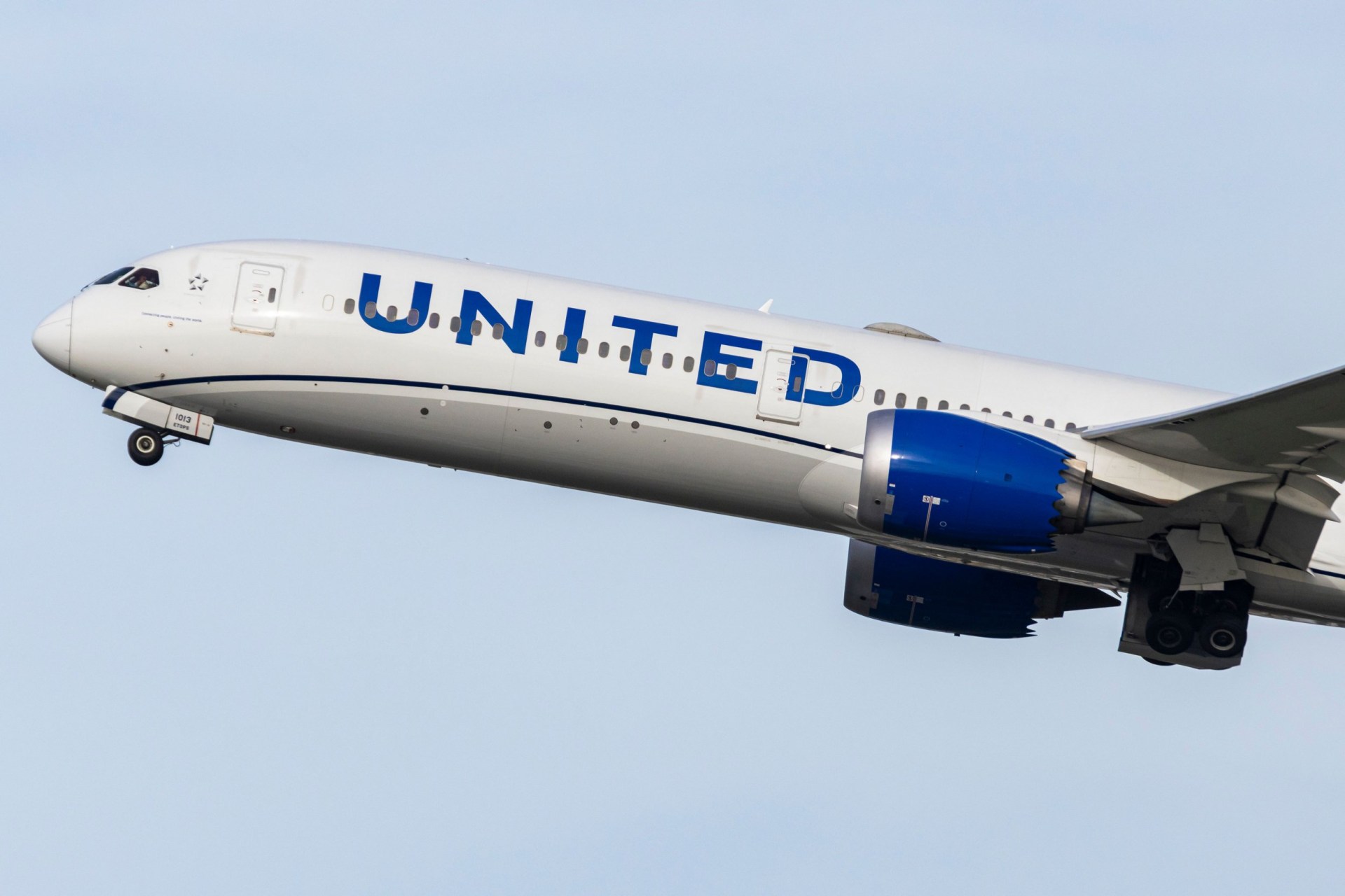 Flight attendant resigns after vodka drinking scandal