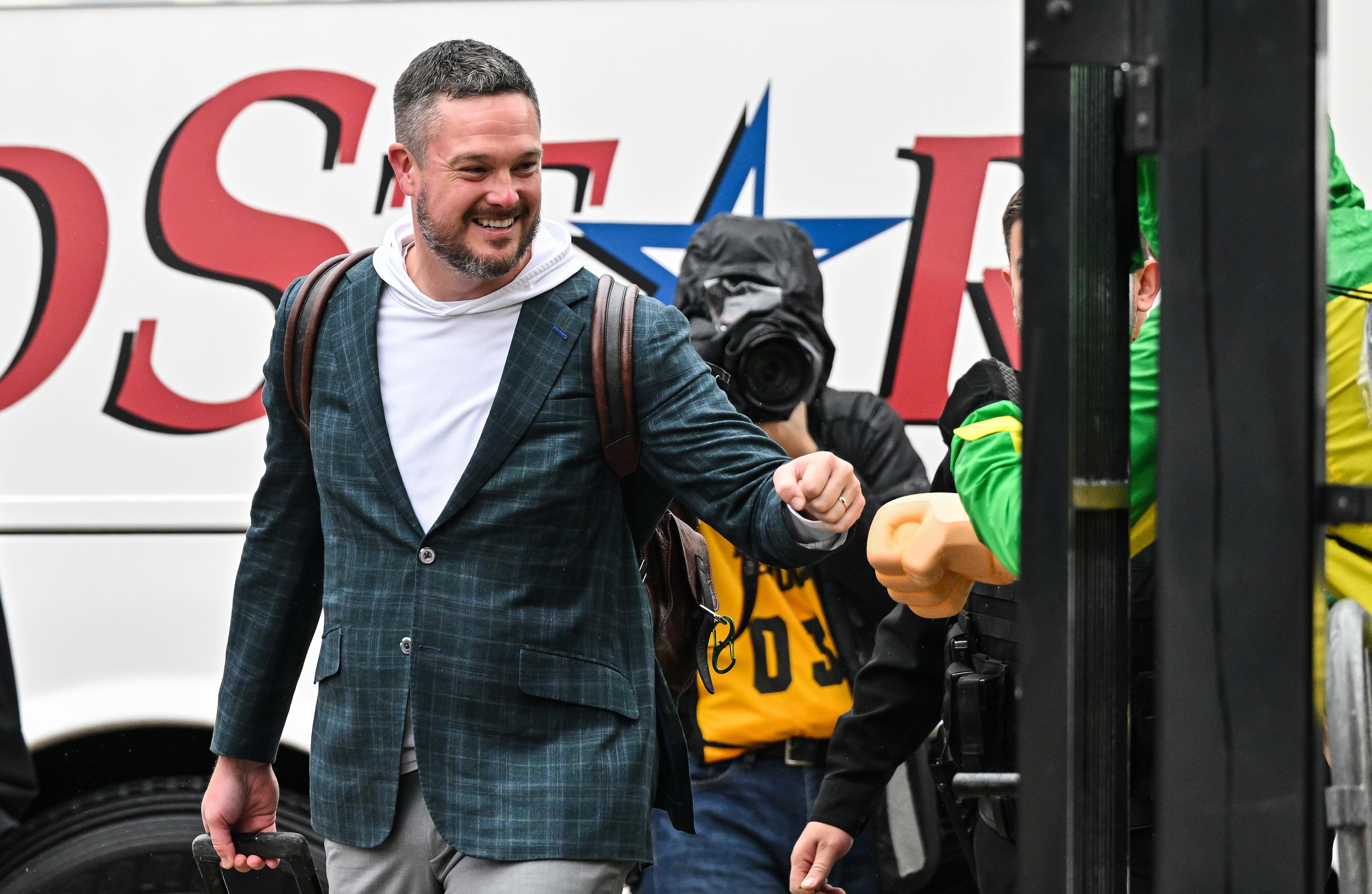 Oregon football's Dan Lanning talks Minnesota, short week prep, and run ...