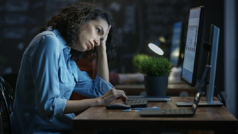 Can long working hours and screen time affect fertility? Doctor ...