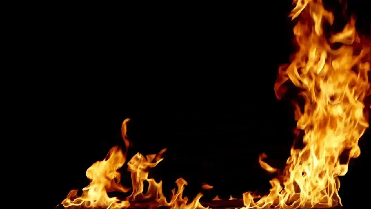 Fire breaks out in Shivshahi bus near Matunga Police Station ...