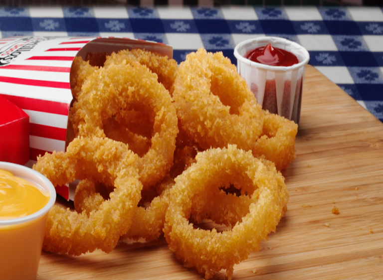 7 Chains Restaurants With the Best Onion Rings, According to Real Fans