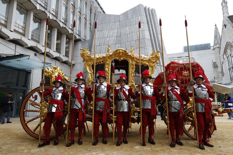 First-ever Lady Mayor of London in 800 years of the post swears loyalty ...