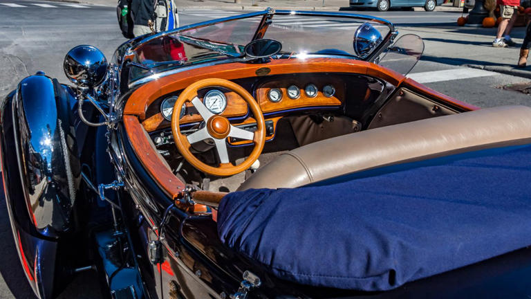 How to start a vintage car collection with confidence