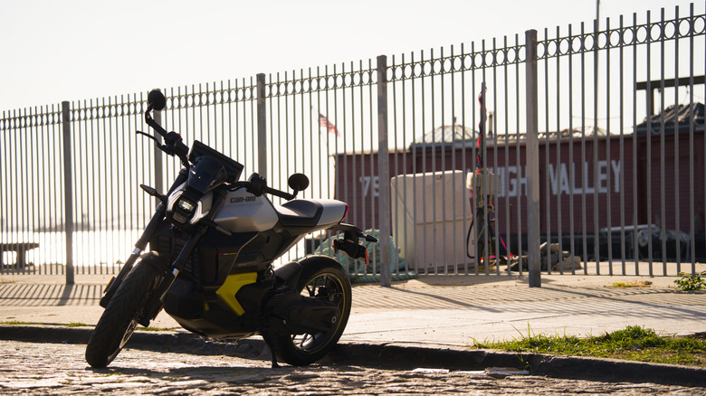 Electric Can-Am Pulse Is The City Bike Of The Future... Now!