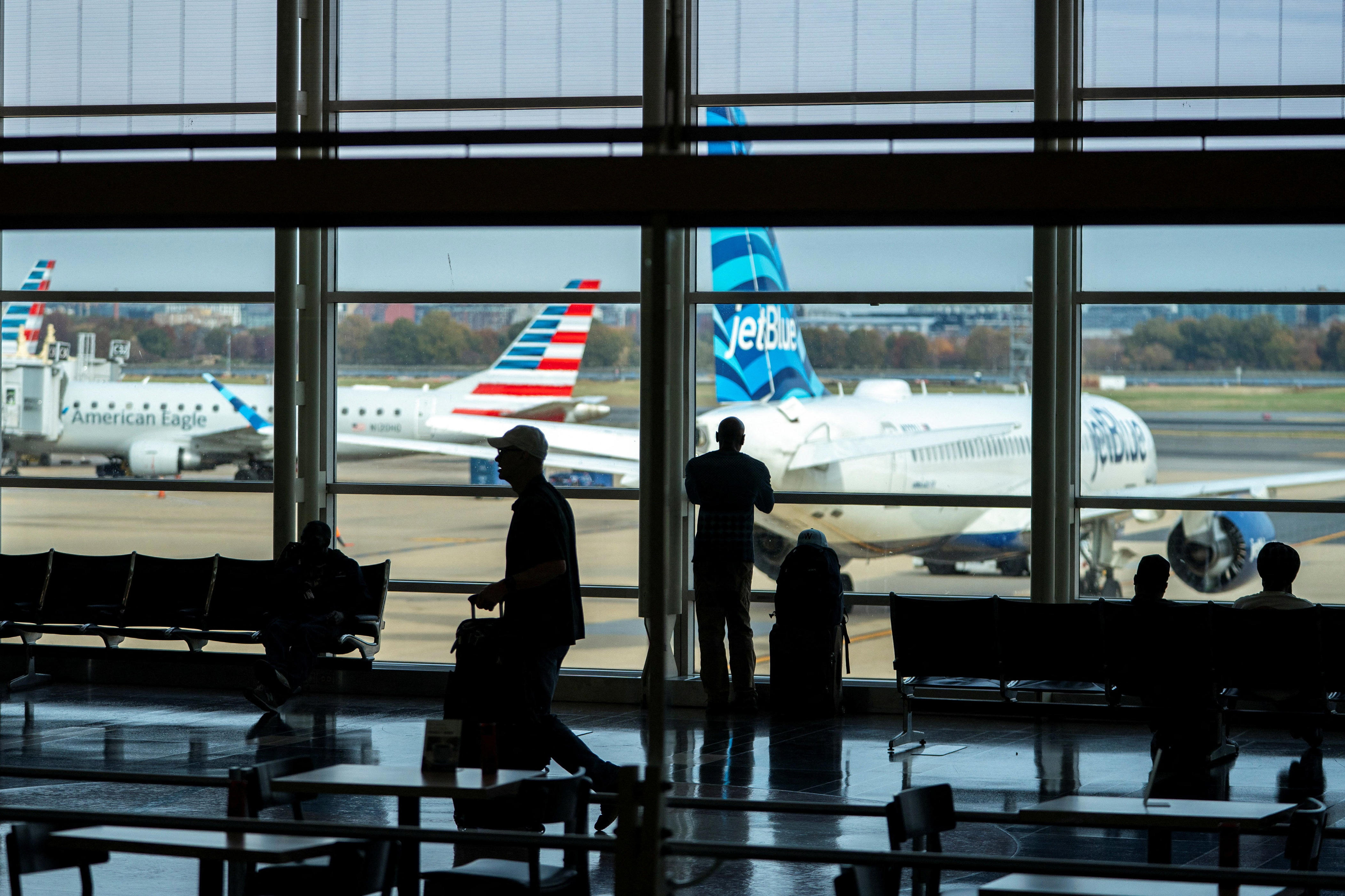 FAA flight cuts enter 2nd day; cancellations to ramp up after weekend
