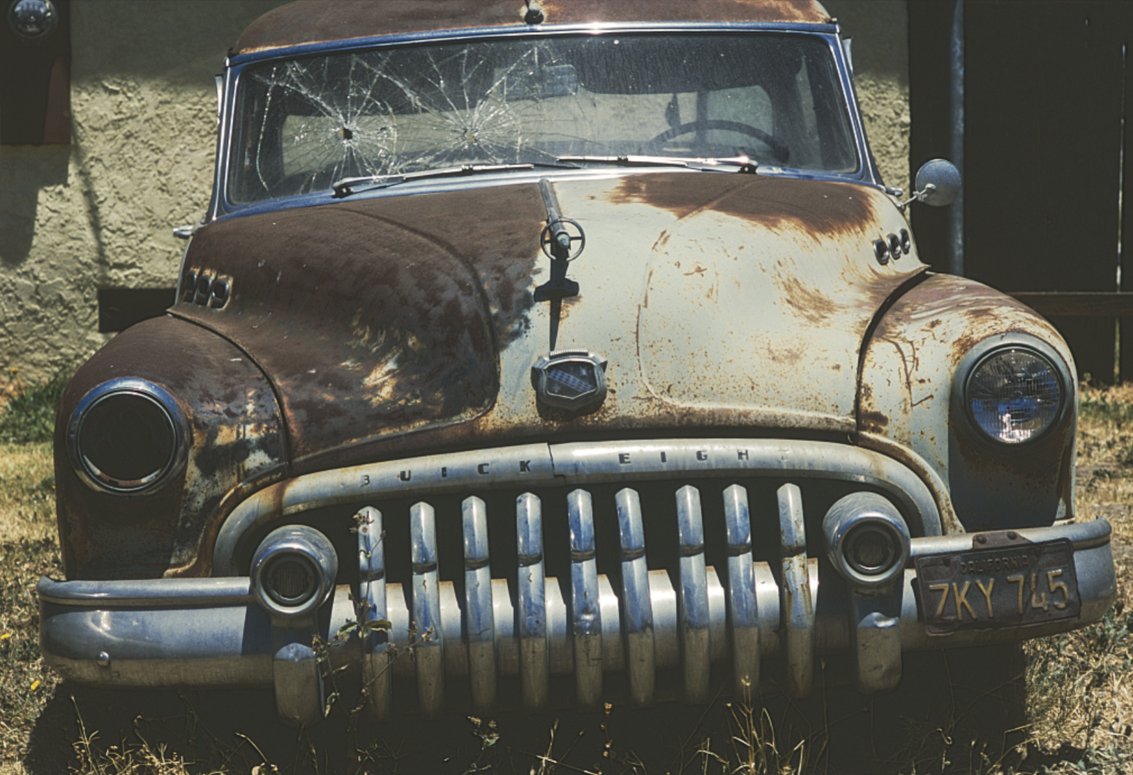 Haunting photos of forgotten classic cars