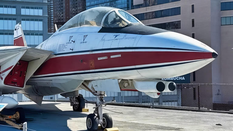 Don't tell the US Navy: Iran is the only country on Earth still flying ...