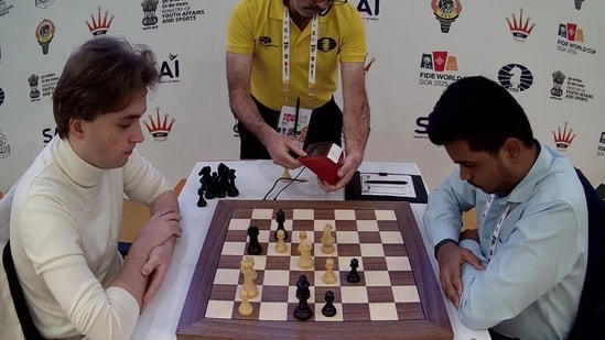 Arbiter forces Indian GM to play best move against World No. 5 Vincent ...