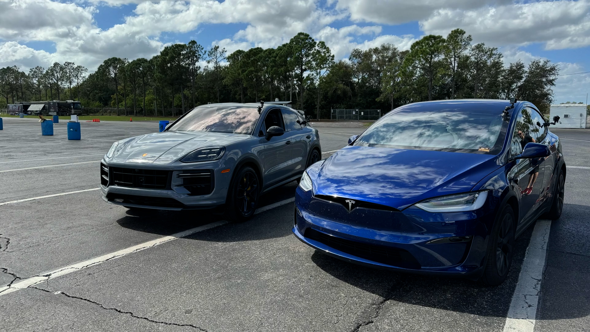 Which SUV Is Faster – Tesla Model X Plaid or Cayenne Turbo GT?