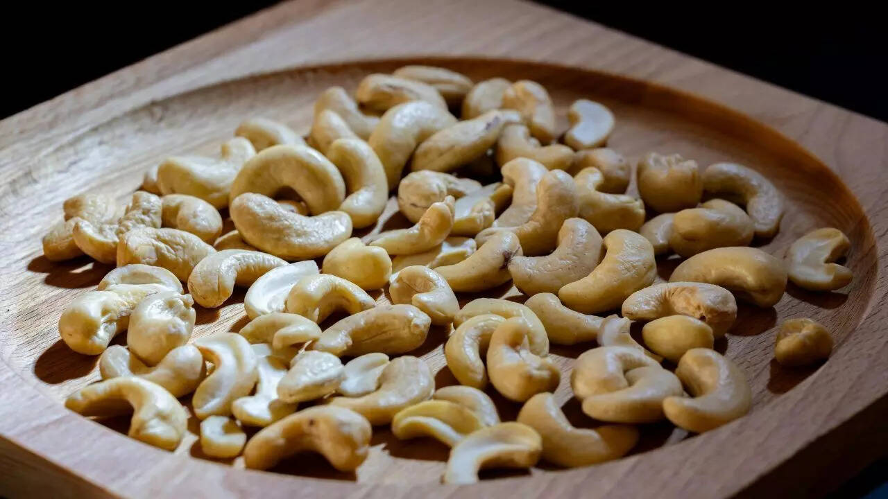 Health benefits of soaked cashews: How soaking improves digestion ...