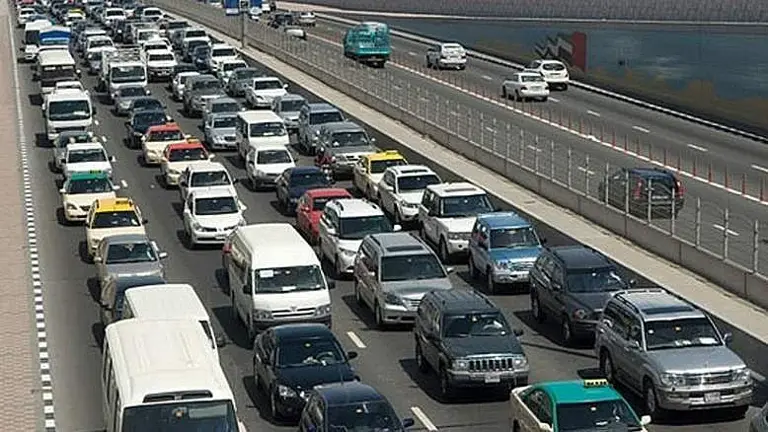 Dubai Police issue traffic alerts for two accidents, urge motorists to ...