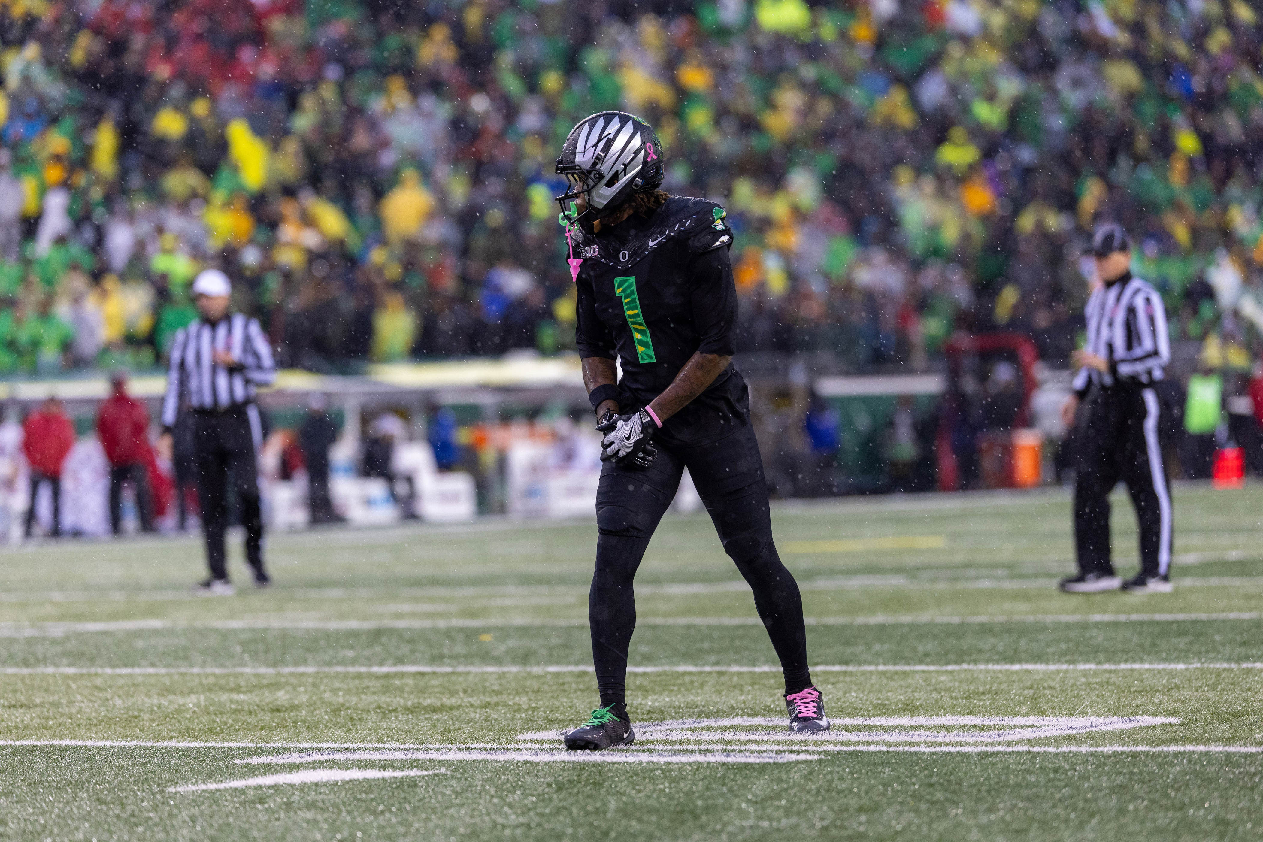 Oregon gets brutal injury news on star WR Dakorien Moore