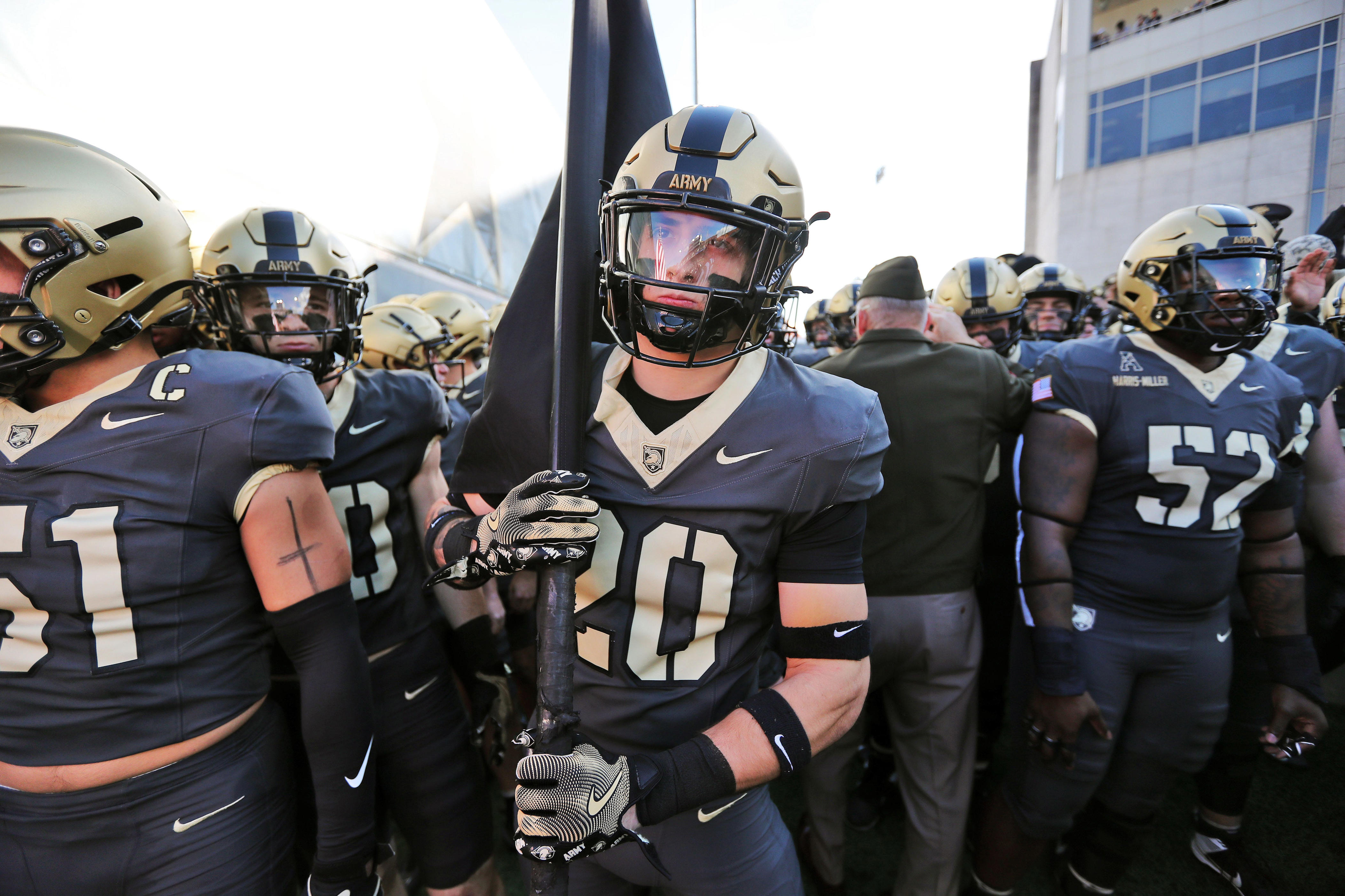 Banged up Army football players returning to lineup ahead of Navy game