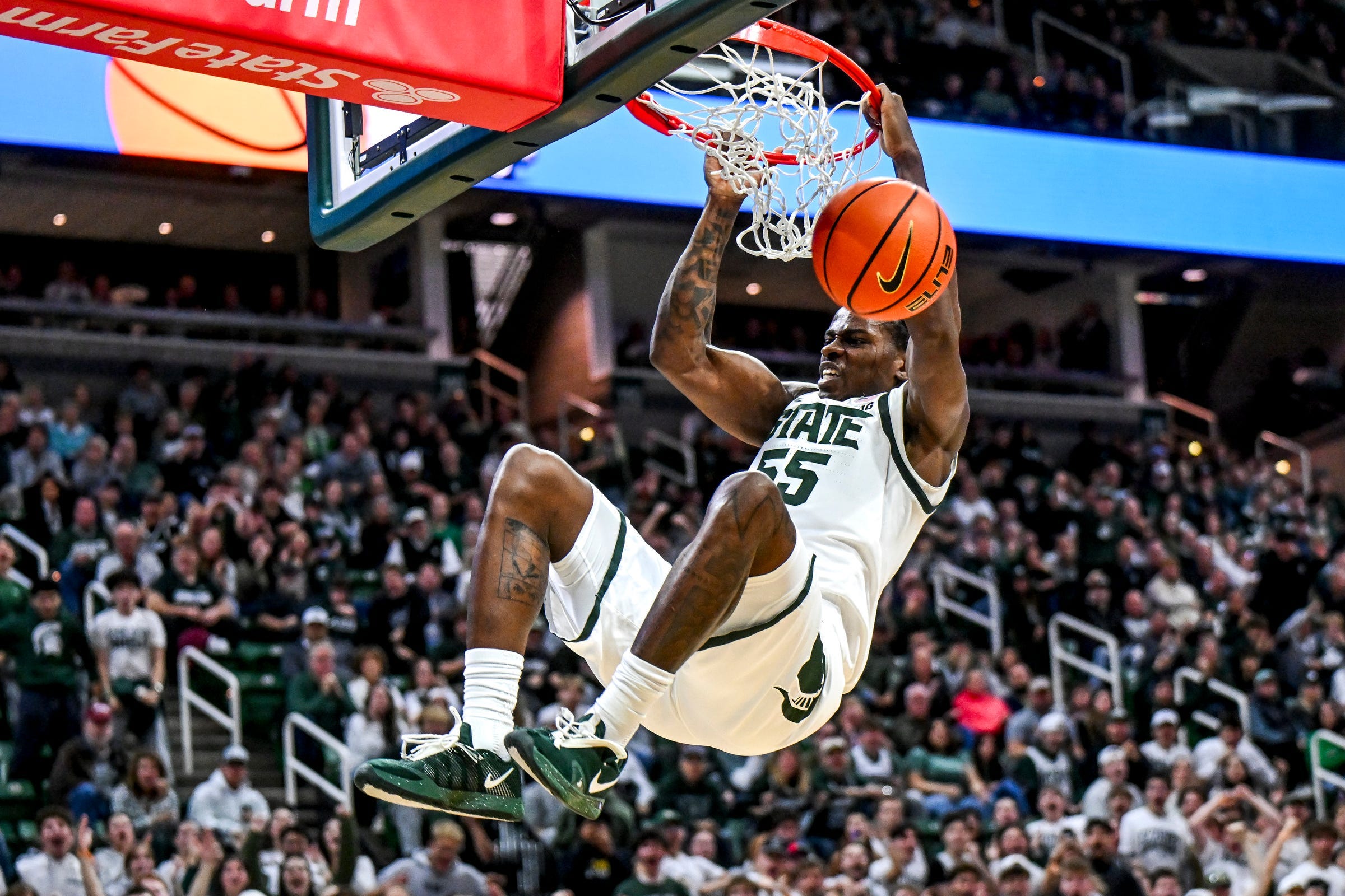 Betting line, over/under for Michigan State-Arkansas basketball on Saturday