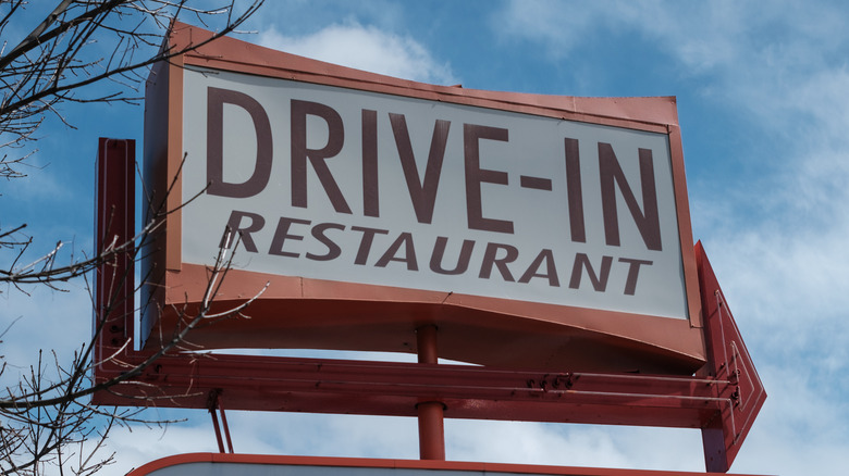 The Retro Drive-In Chain That Ruled The 1970s Has Just A Few Locations ...