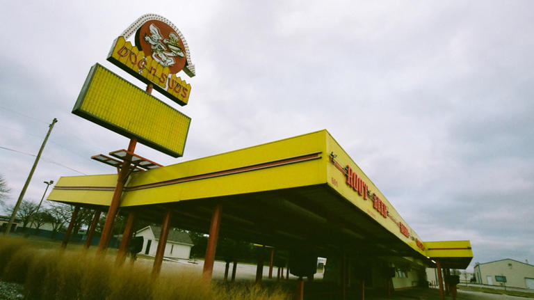 The Retro Drive-In Chain That Ruled The 1970s Has Just A Few Locations ...